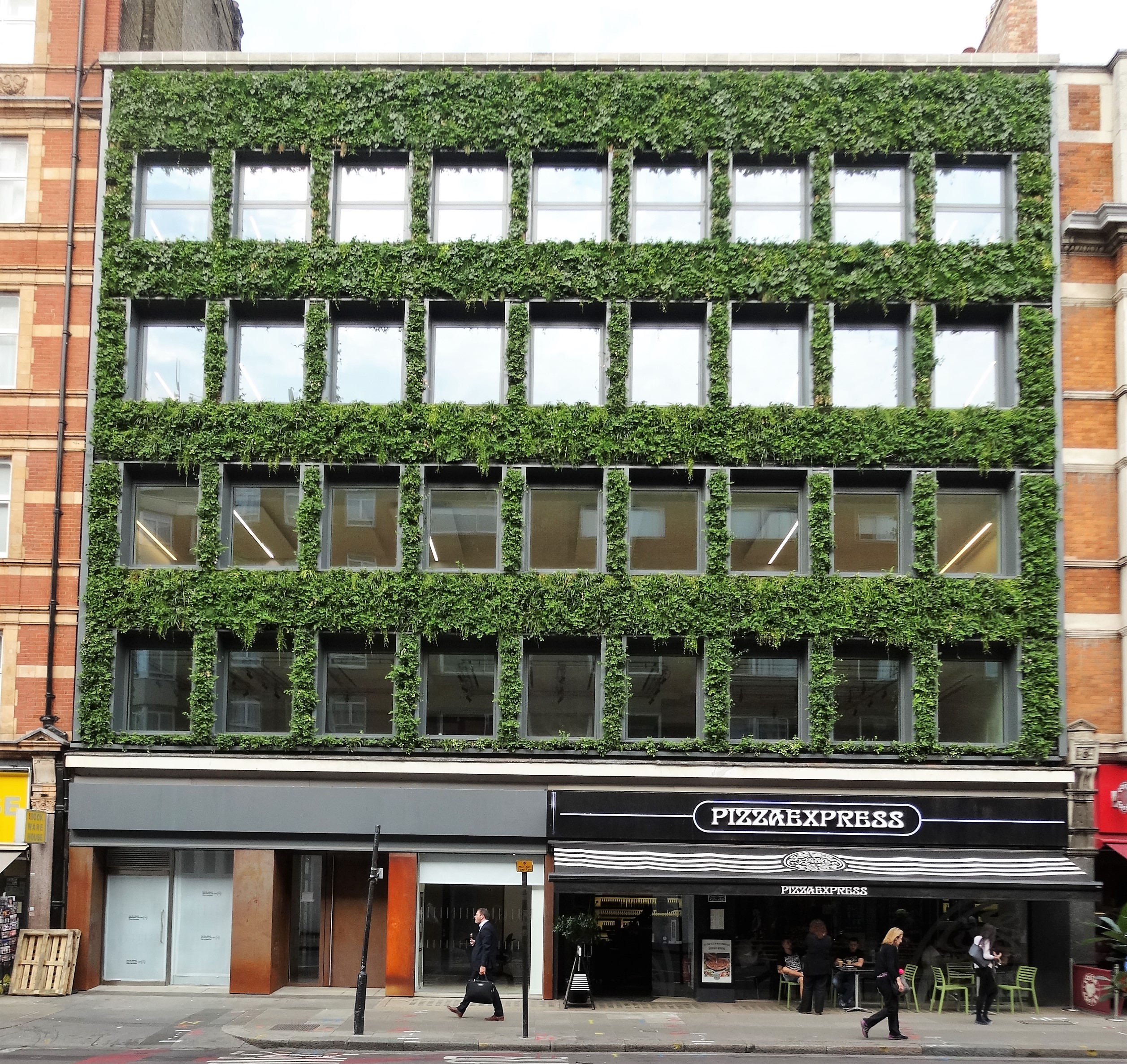 Green wall in Southampton Row | Bloomsbury Squares & Gardens